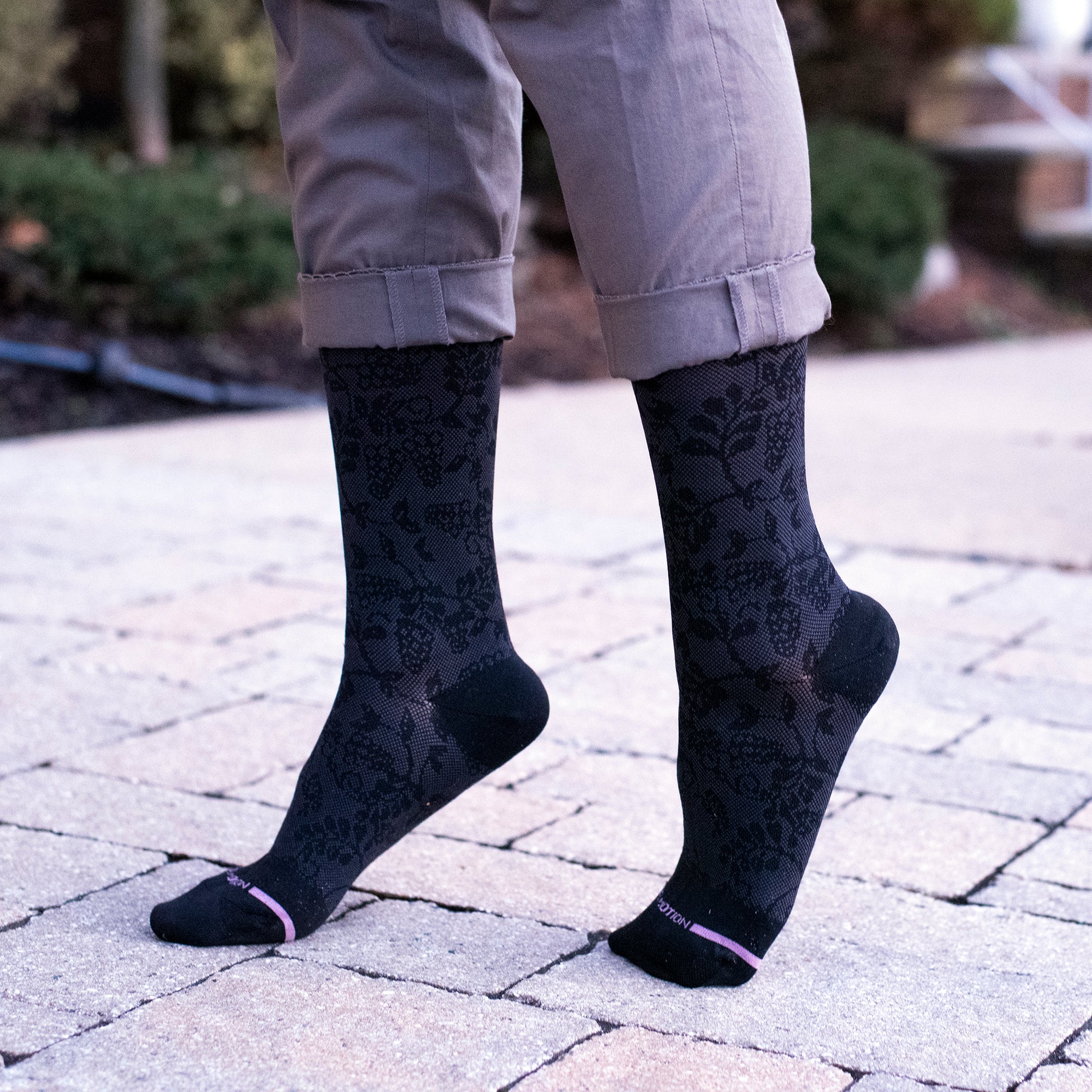 Knee-High Compression Socks For Women | Dr. Motion | Grape Vine Texture